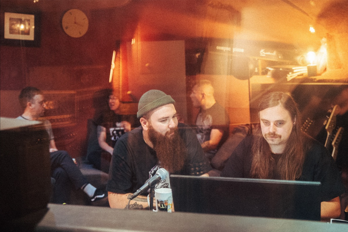 PIJN Premiere "Weave In" - Getting It Out