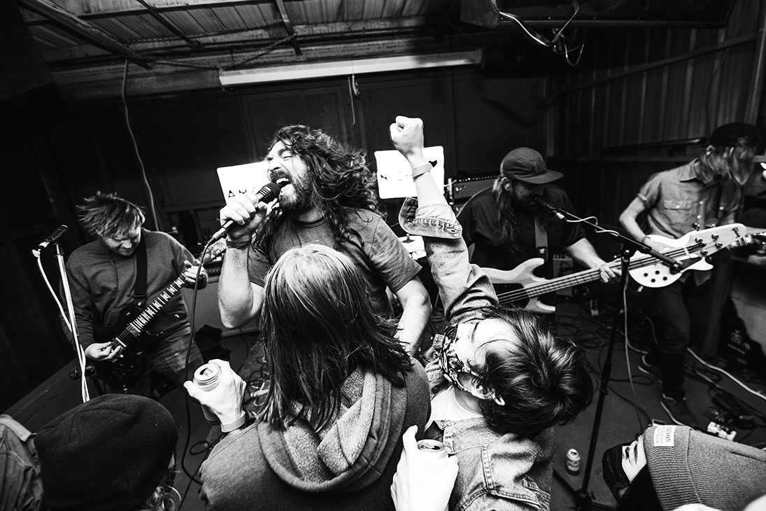 Dead Bars - Getting It Out